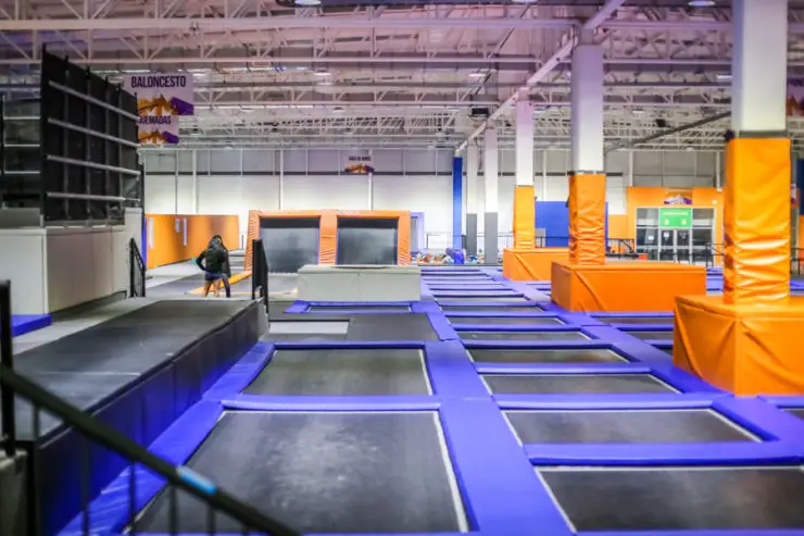Summit Trampoline Park: ubicación, precio y reseña - Minimalista